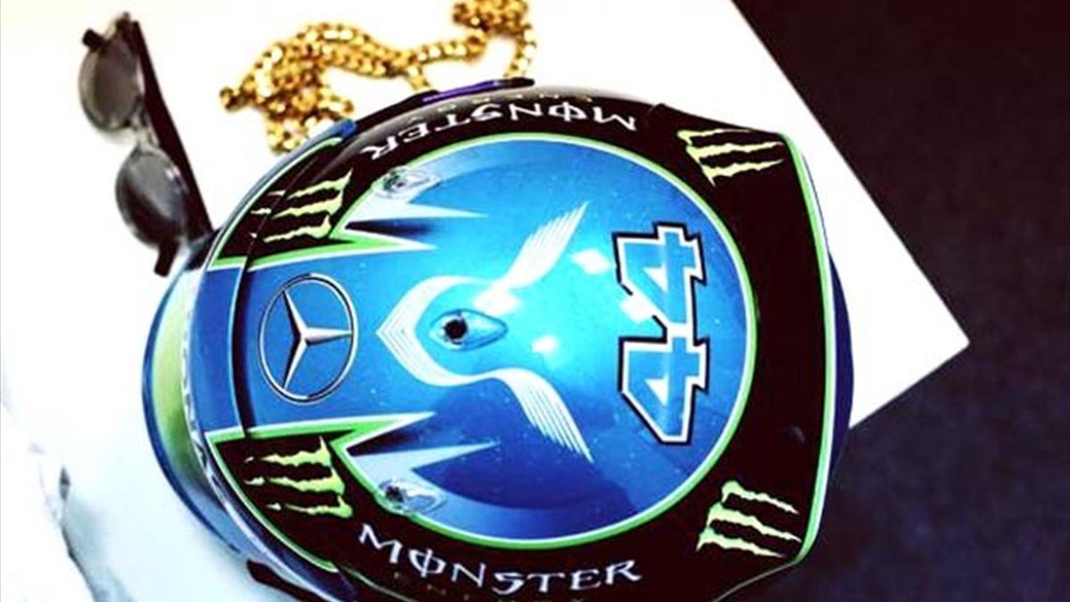 Lewis Hamilton reveals 'special helmet' he 'cannot wear' - TNT Sports