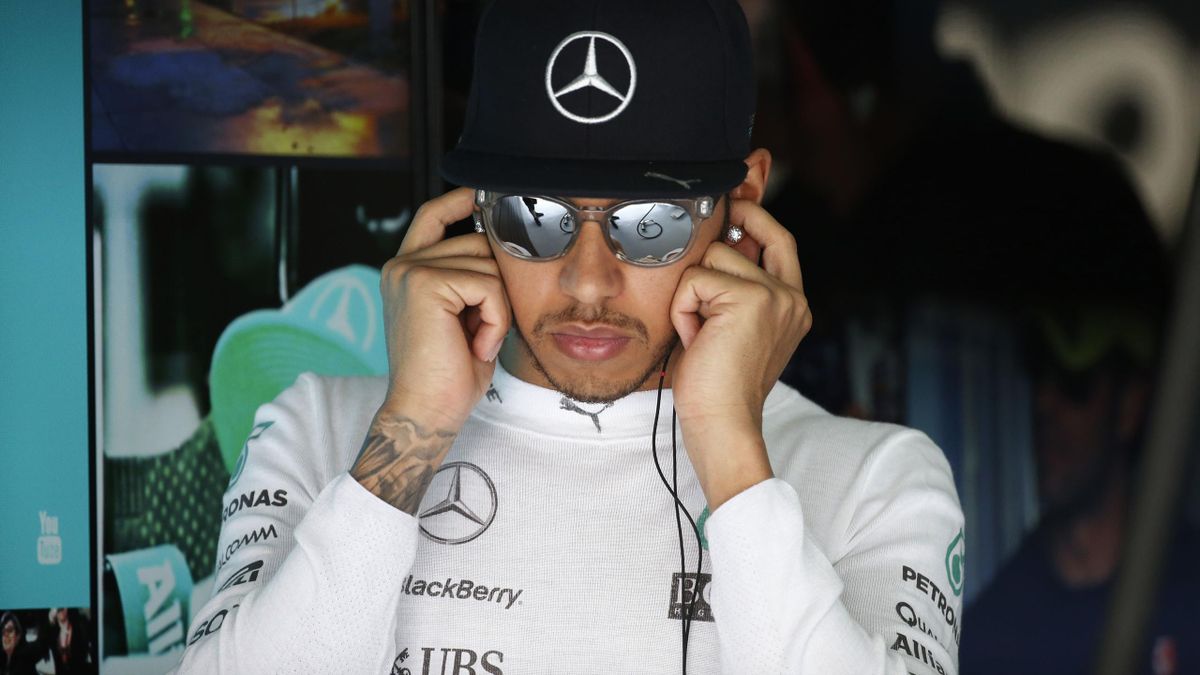 Lewis Hamilton's angry radio messages with Mercedes engineers - TNT Sports