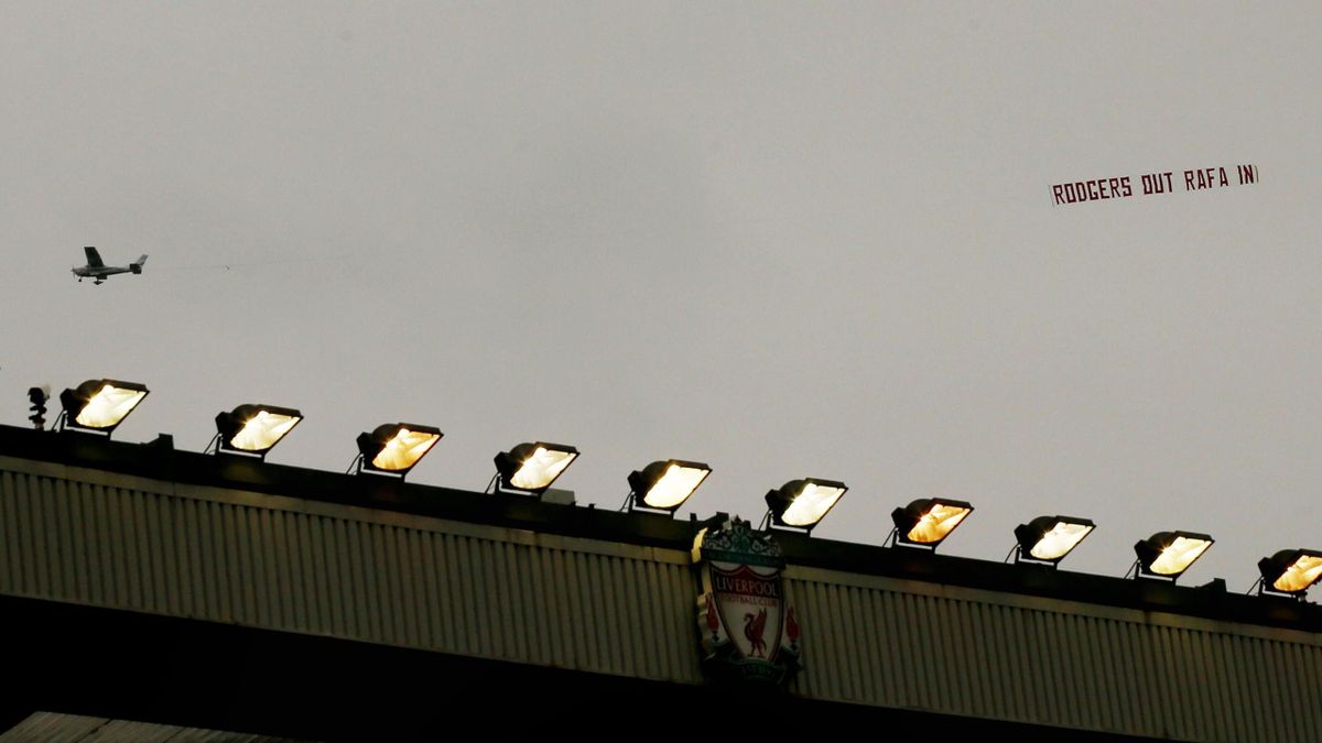 Angry Liverpool fans hit out at Brendan Rodgers and club owners - TNT ...