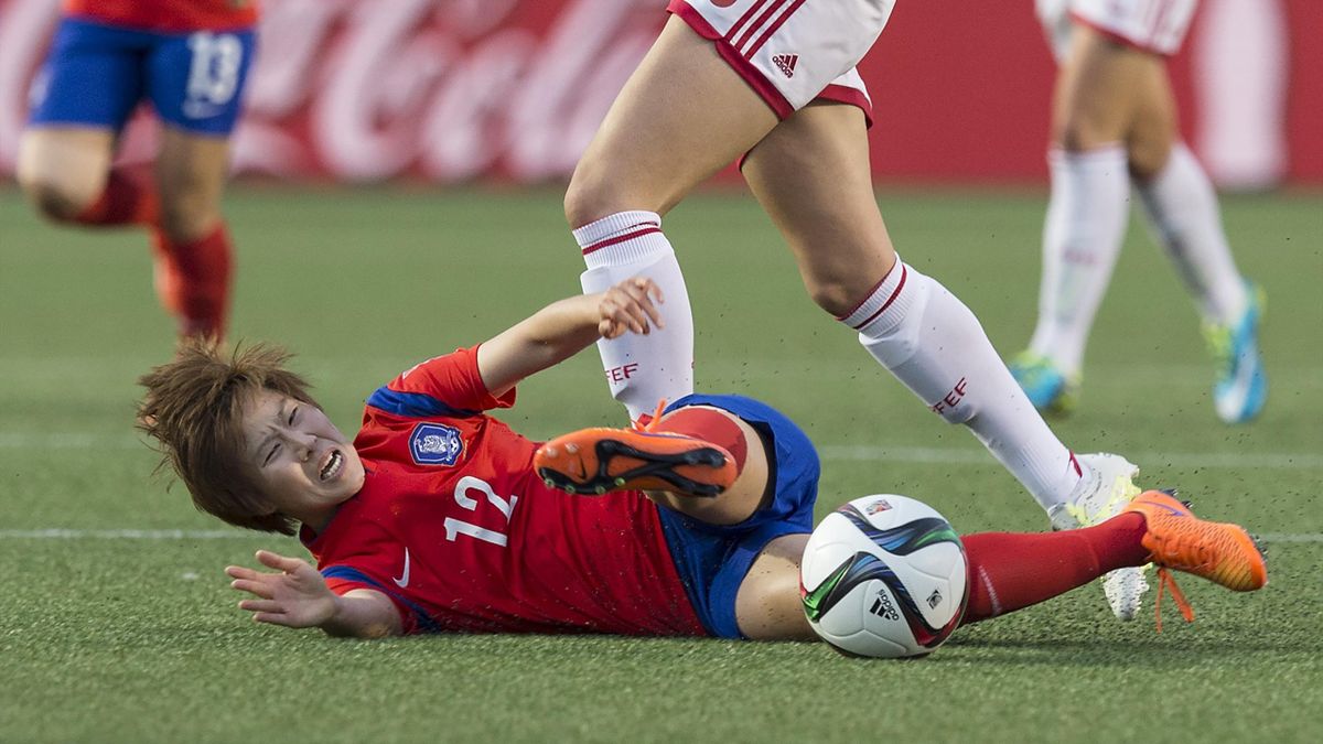 Goalie howler gives South Korea big 2-1 win over Spain - TNT Sports