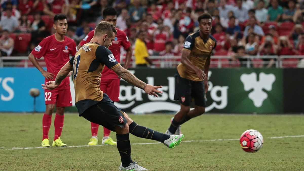 Akpom scores hat-trick as Arsenal cruise in Singapore - TNT Sports