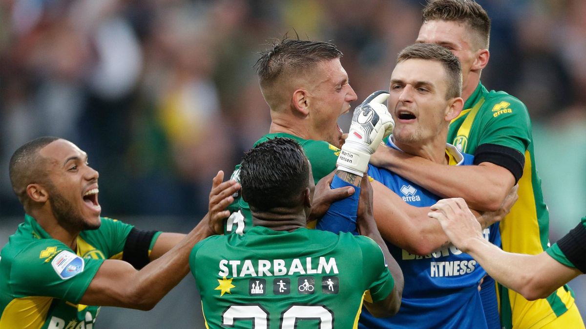 Den Haag keeper forces draw with last gasp flying back heel - TNT Sports