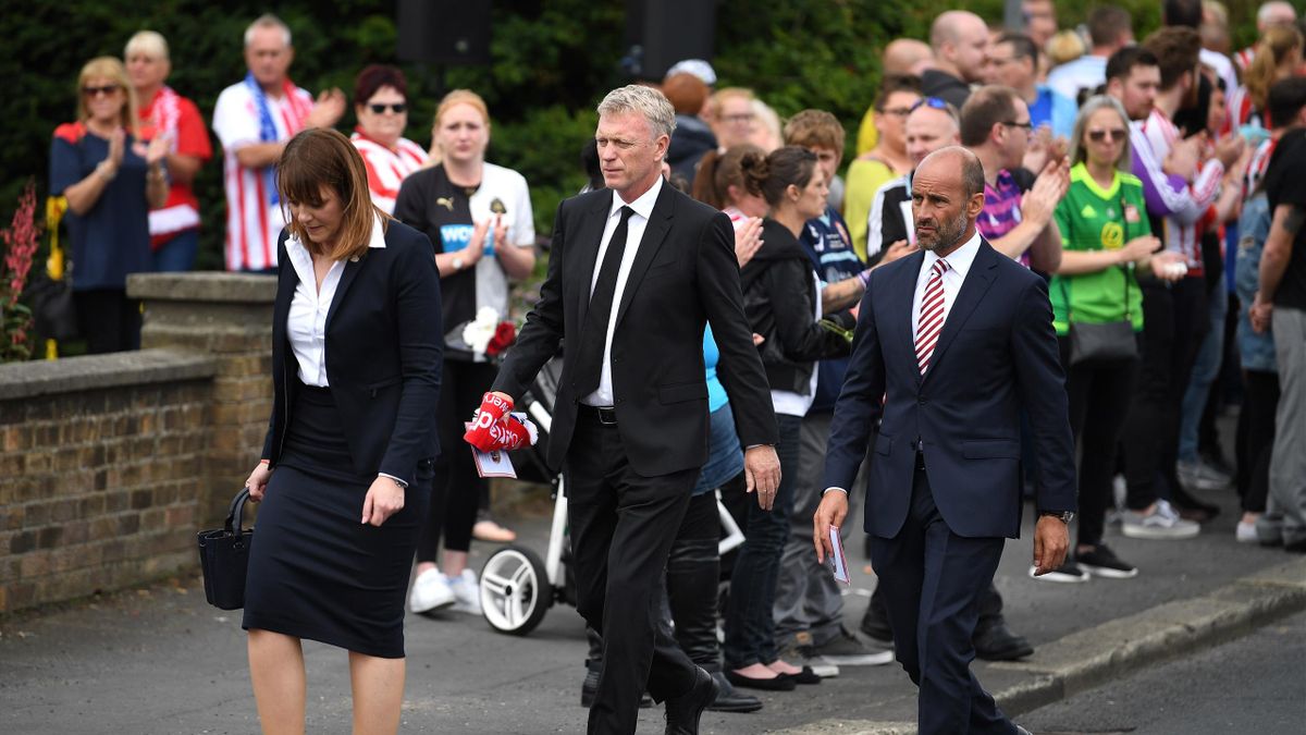 Thousands line streets for Bradley Lowery’s funeral - TNT Sports