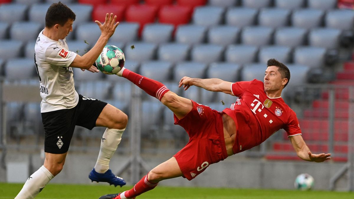 Bundesliga news - Lewandowski hits hat-trick as Bayern crown Bundesliga ...