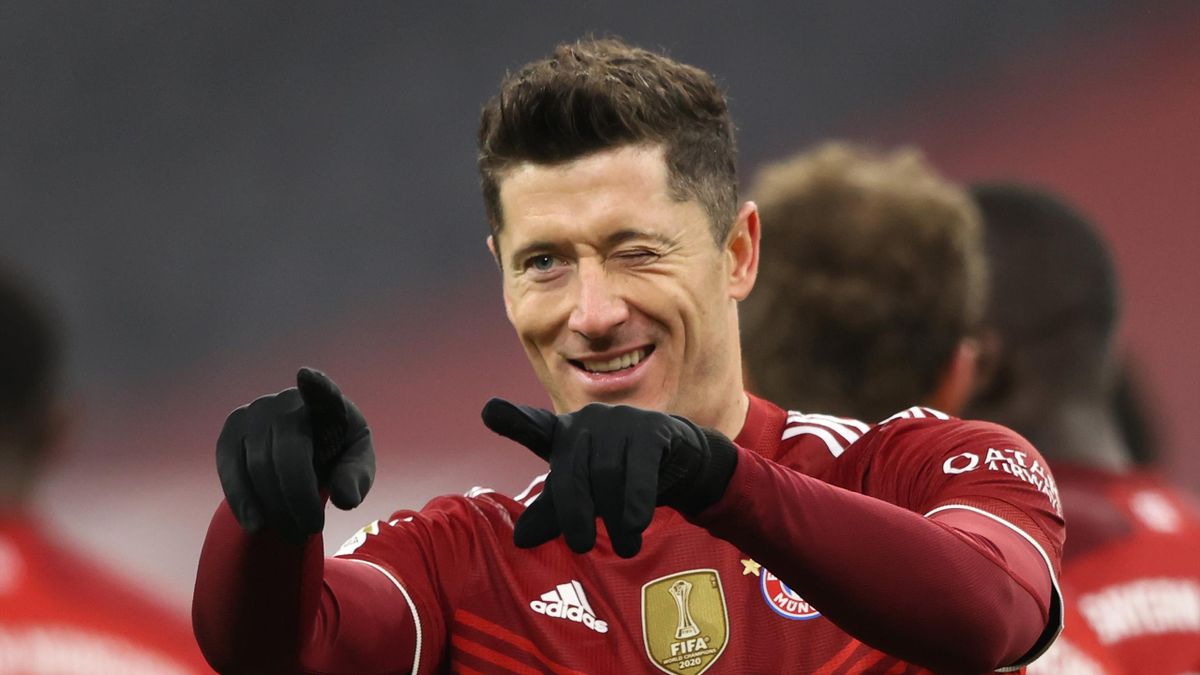robert lewandowski smiling