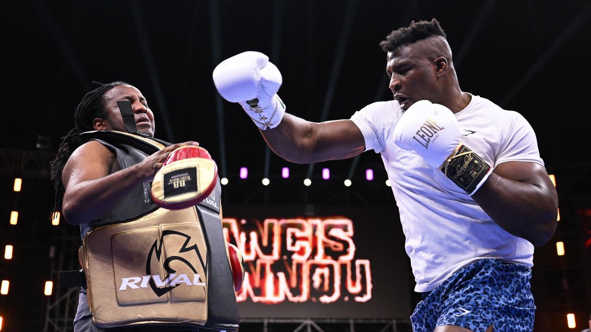 Tyson Fury says he is 'like an Adonis' and in 'peak physical shape' for ...