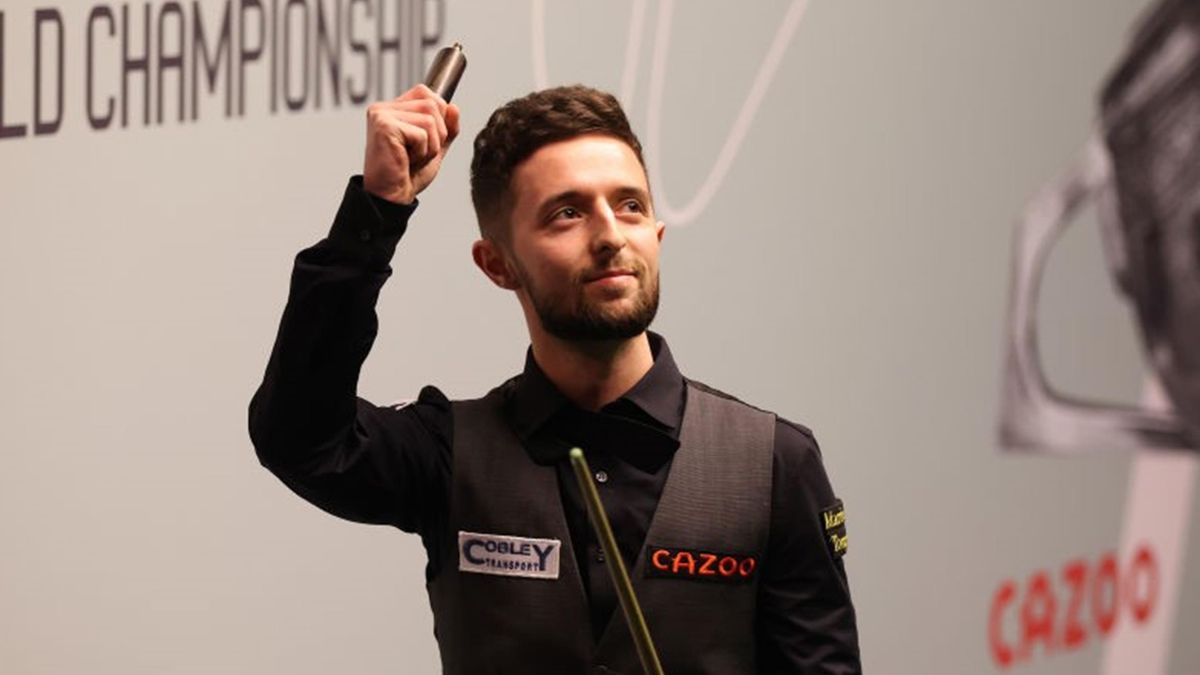 Mark Selby forced to play 'very unpleasant' shot with ridiculously long ...