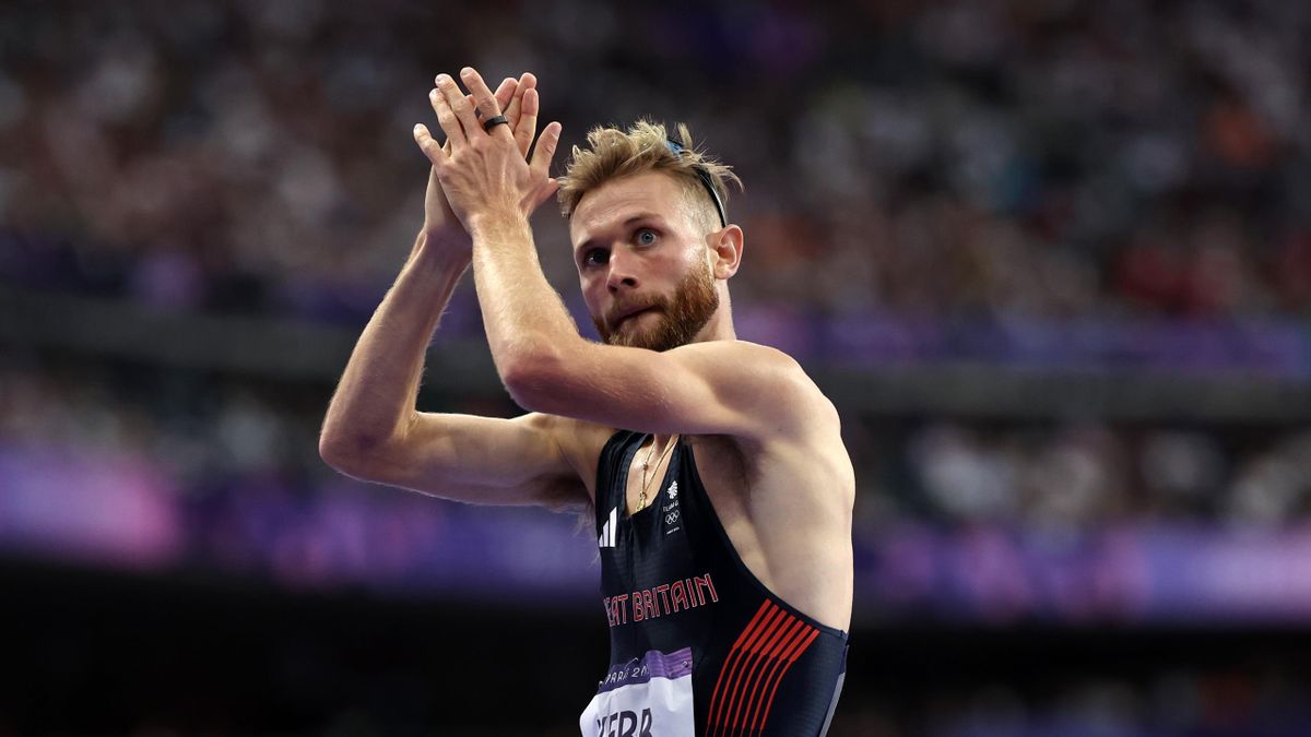 Paris 2024: Keely Hodgkinson wins 800m semi-final to keep gold medal ...