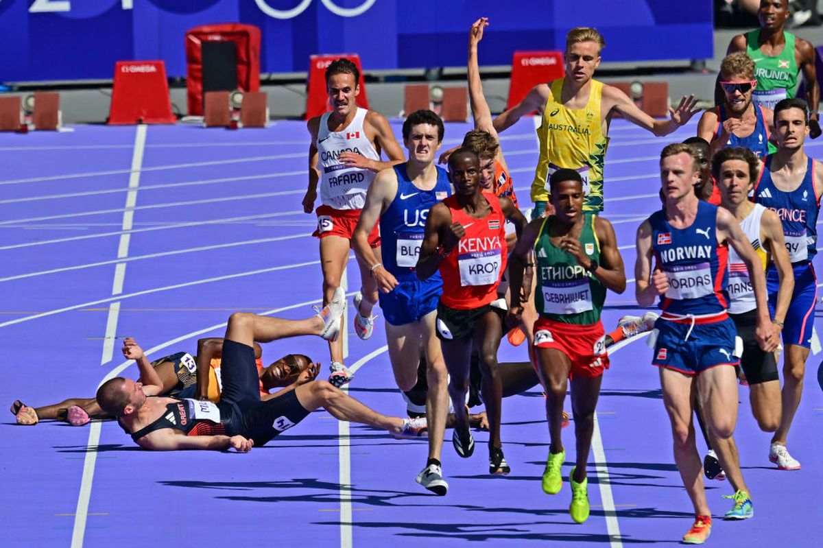Team GB's George Mills falls in chaotic 5000m, then pushes France's ...