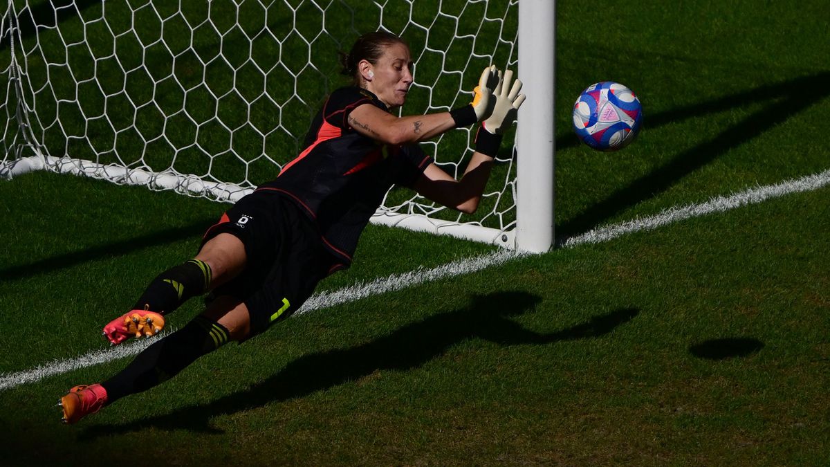 Spain 0-1 Germany: Guilia Gwinn penalty settles bronze medal match in ...