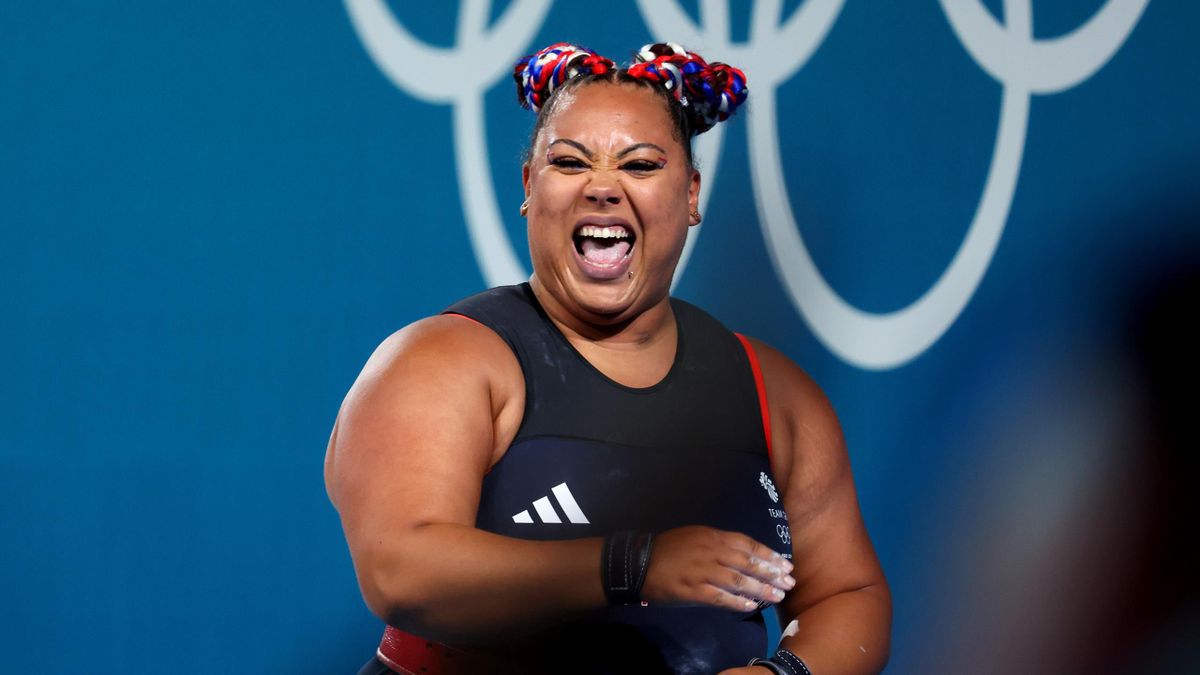 Emily Campbell: Team GB star wins weightlifting bronze after 'tough ...