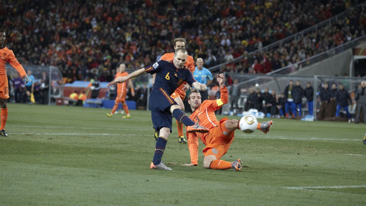 Andres Iniesta has retired from football aged 40, Lionel Messi and Pep ...