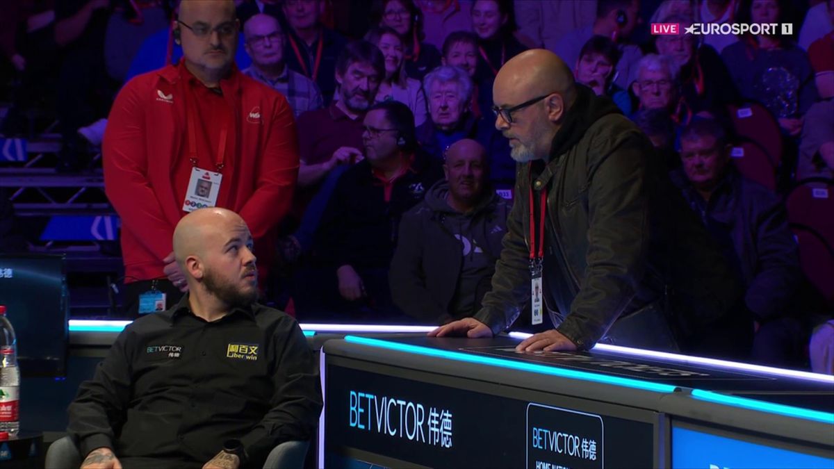 Mark Selby's hilarious reaction to horror break leaves Welsh Open crowd ...