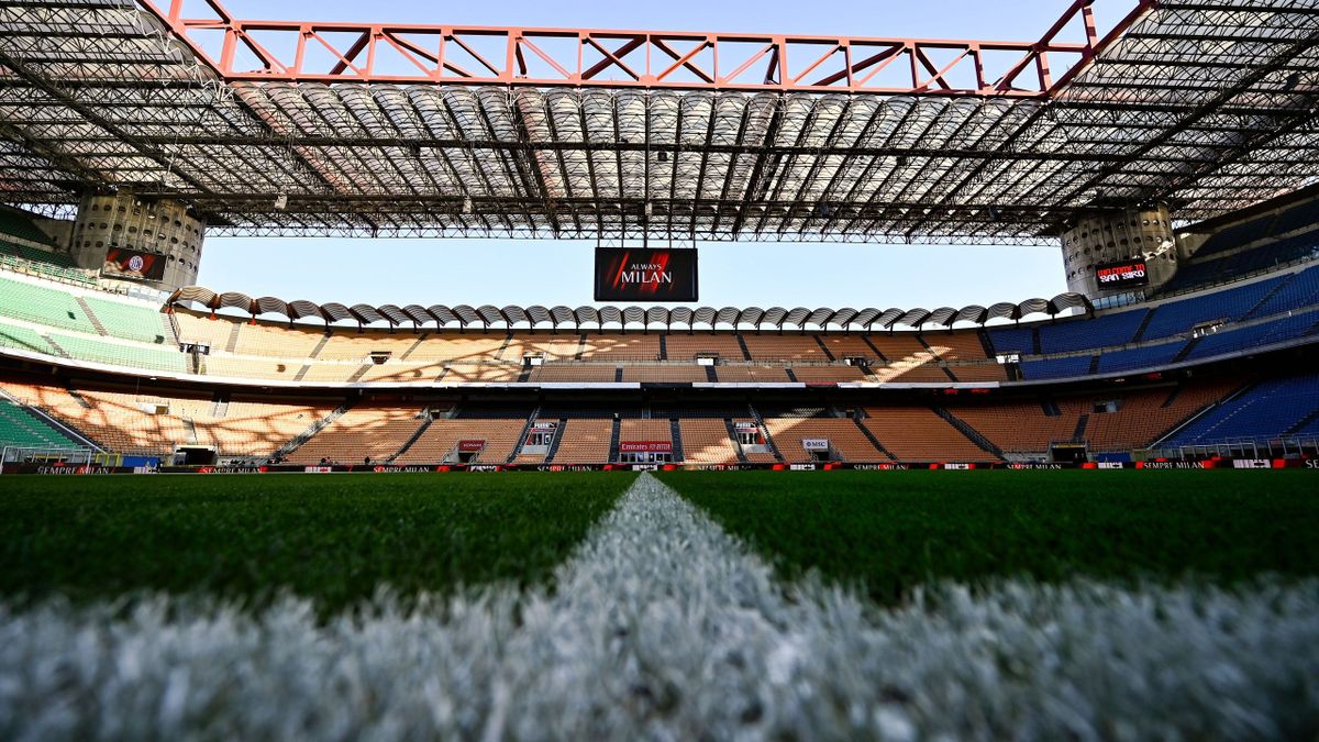 Biggest football stadiums in the world revealed as Man Utd announce ...