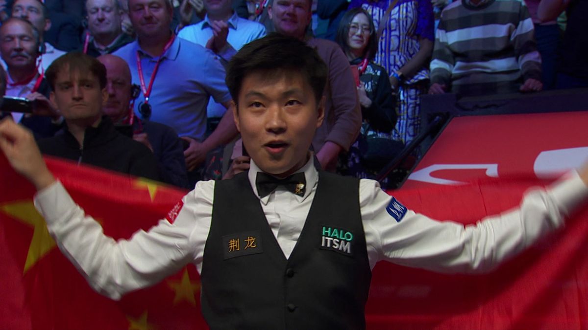 World Seniors Snooker 2025: Aaron Canavan hits back to sink Dominic ...