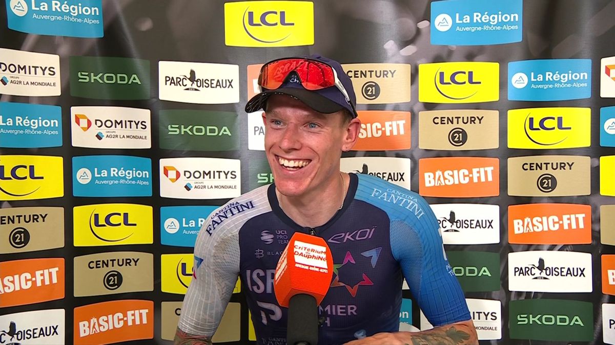 Anthony Turgis and Lars Boven narrowly avoid crash with team car in ...