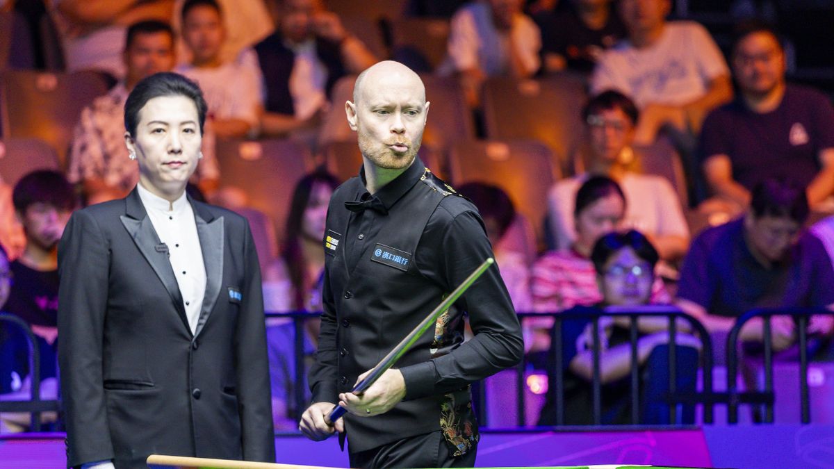 Referee Peggy Lee 'lays down the law' after crowd disruption during Wuhan Open final between ...
