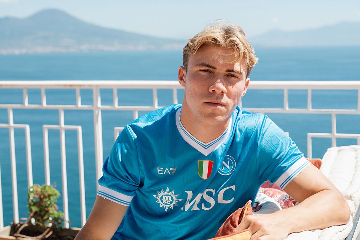 Napoli sign Manchester United striker Rasmus Hojlund on loan with ...