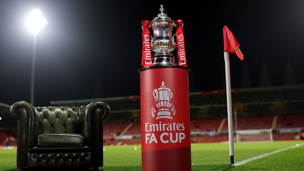 Wrexham v Nottingham Forest LIVE - Sean Dyche's side face Championship ...