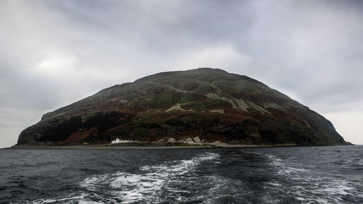 What are curling stones made of? How quarry on small remote Scottish ...