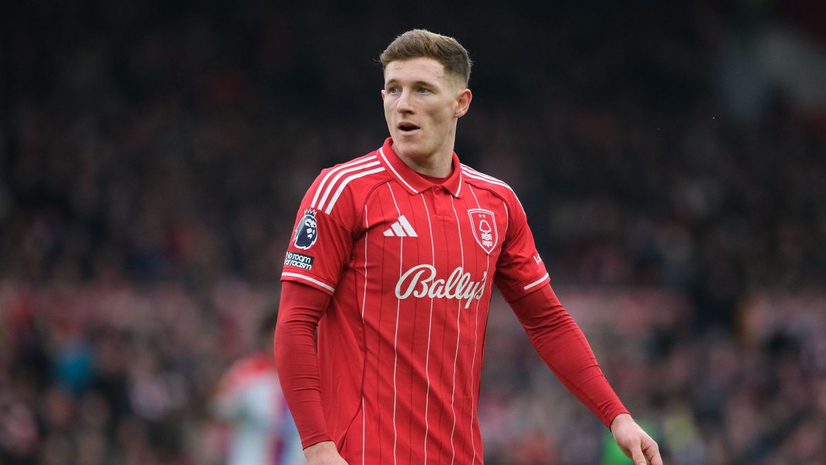 Man Utd confident of beating Manchester City to midfield transfer ...