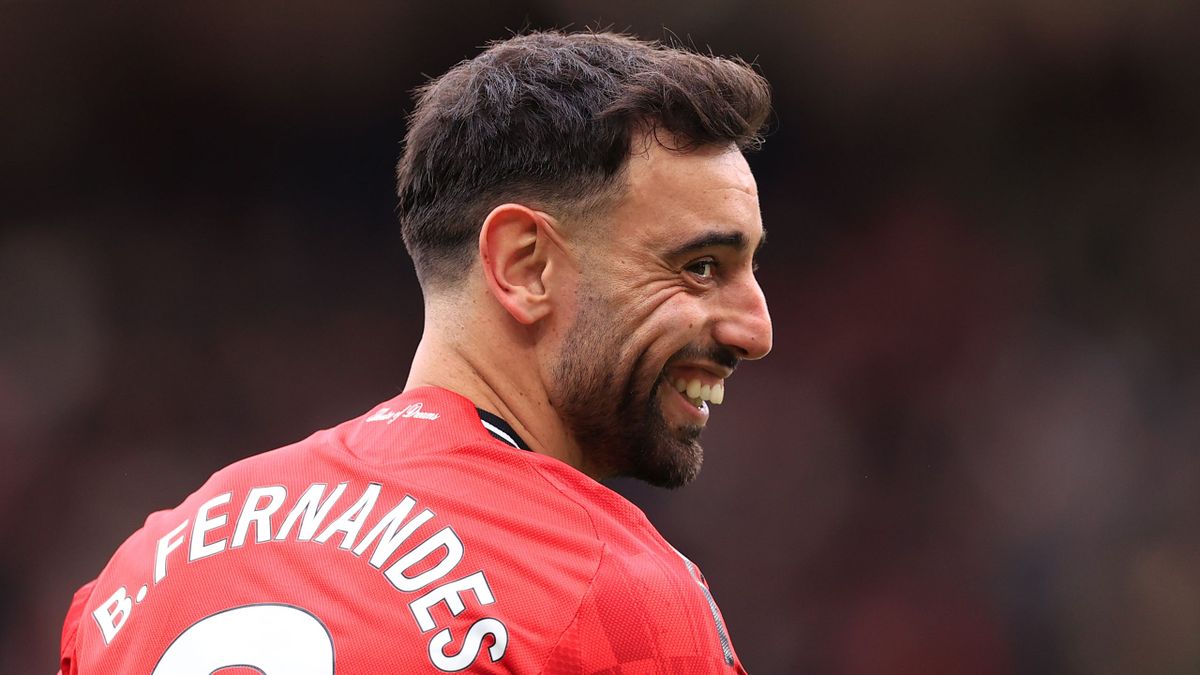 Transfer News LIVE - Manchester United delay Bruno Fernandes contract ...