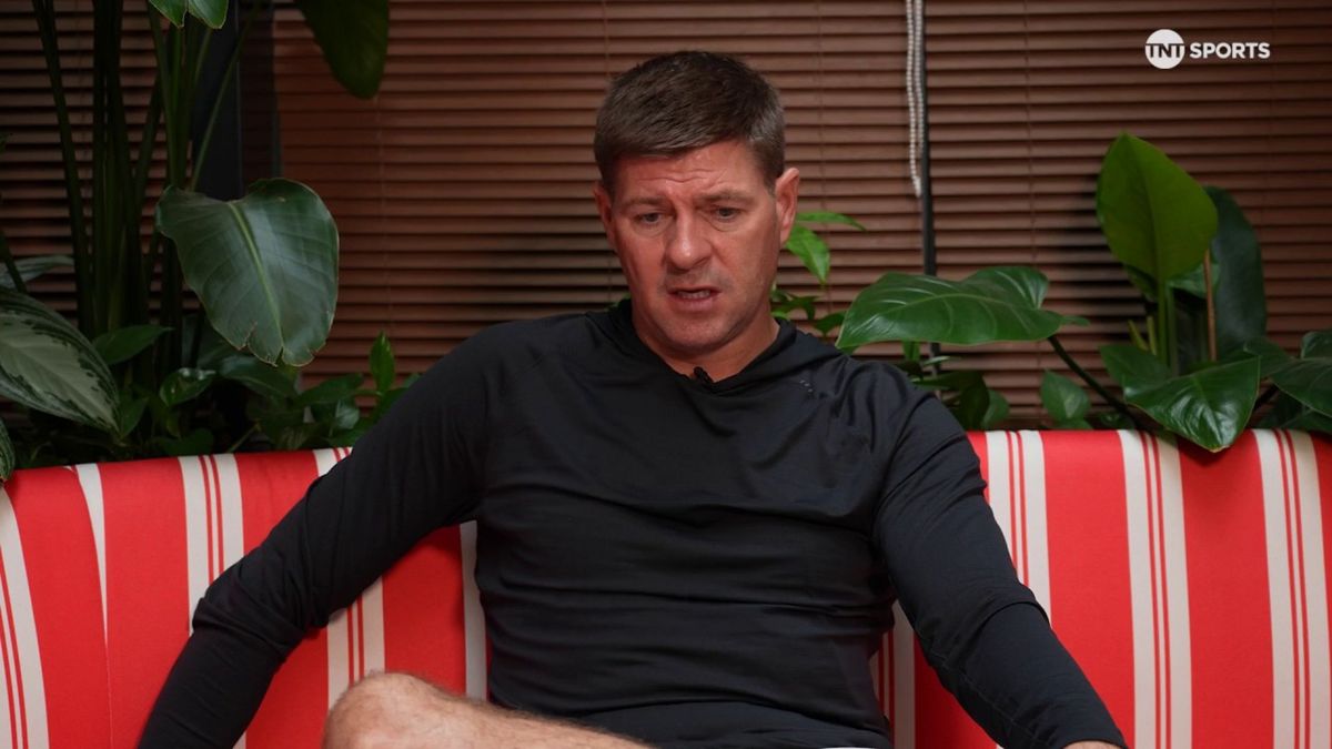 Steven Gerrard recalls 'chaotic' Liverpool dressing room before ...