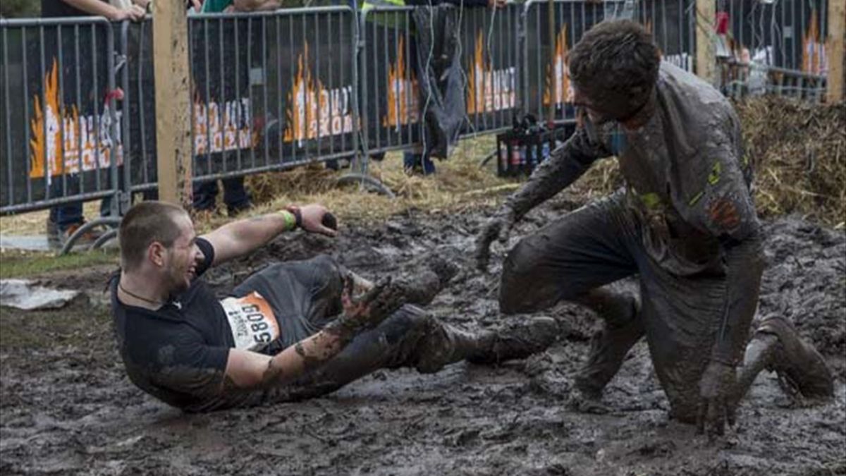 Sporting Photos of the Week: Mud, magic and midriffs - TNT Sports
