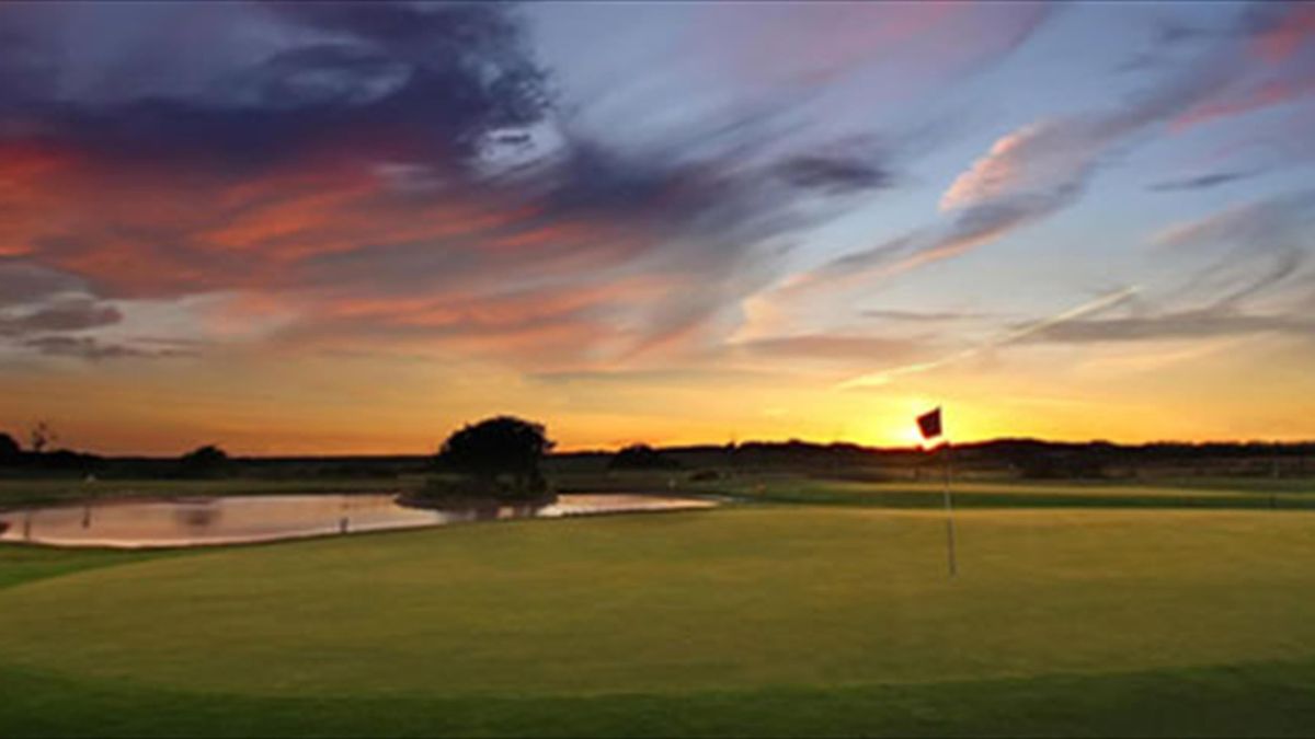 Classic golf in Dunmore East - TNT Sports