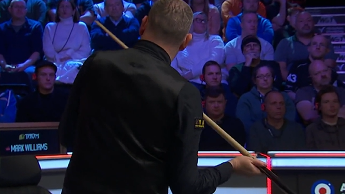 Was this snooker impossible to escape from? Neil Robertson puts Julien ...