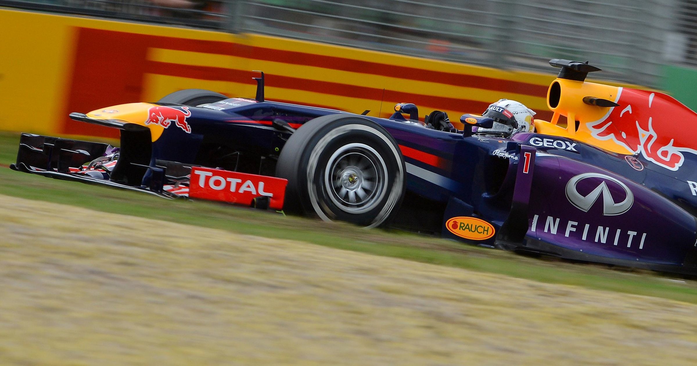 Red Bull lock out front row in Australia, Hamilton third - TNT Sports