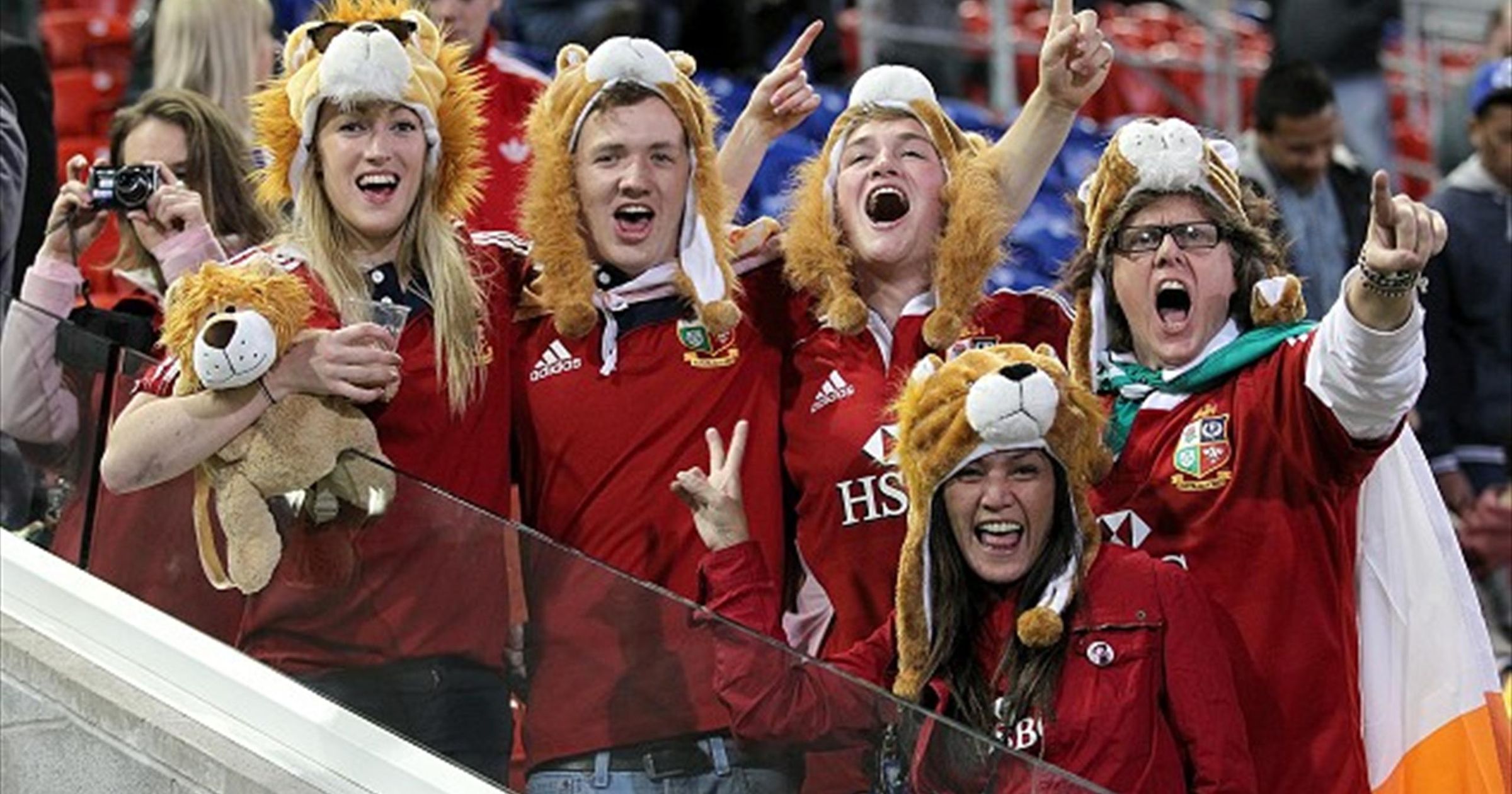 Australia fans going for gold - TNT Sports
