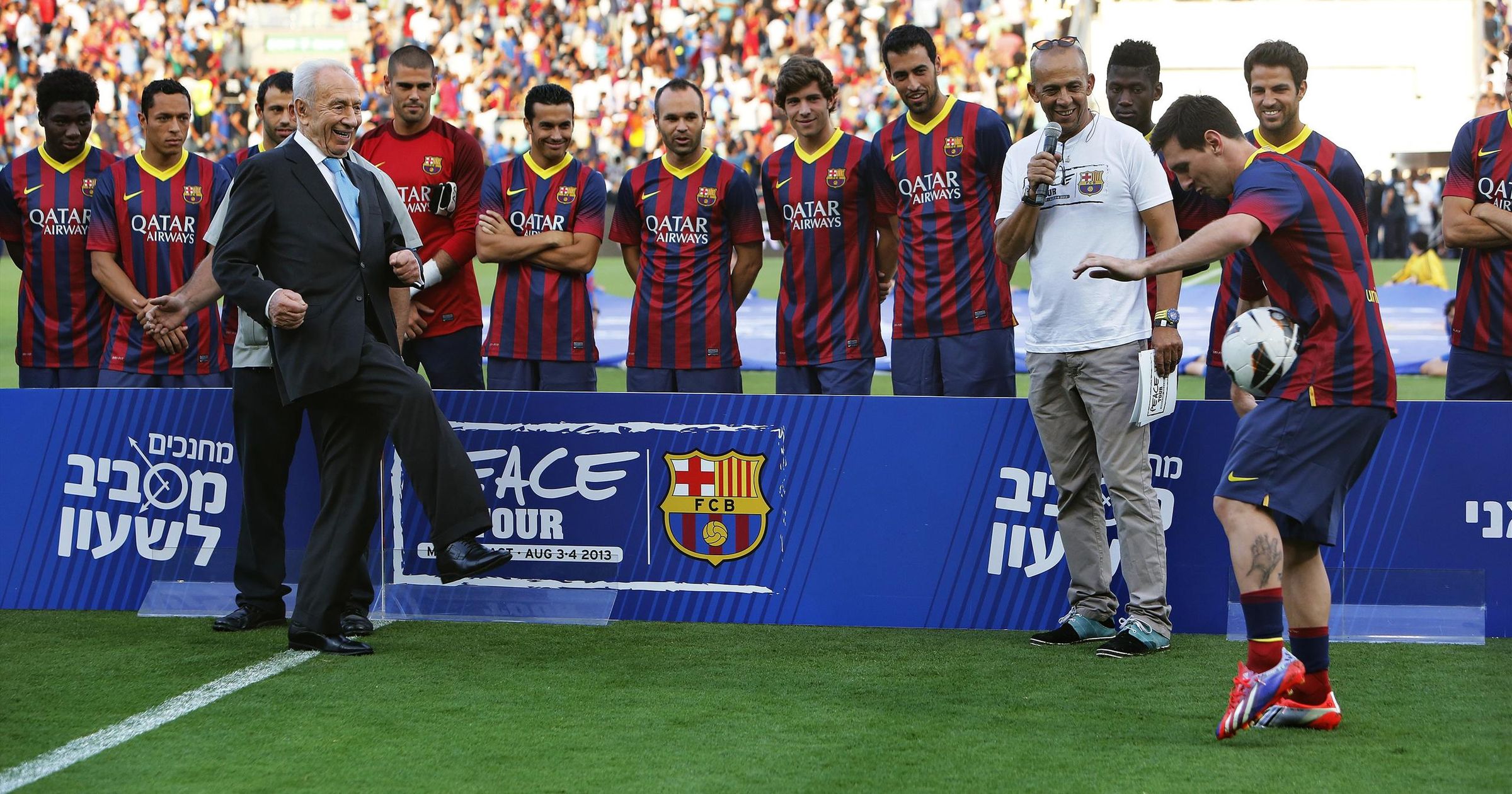 Israeli president's wayward pass startles Messi - TNT Sports