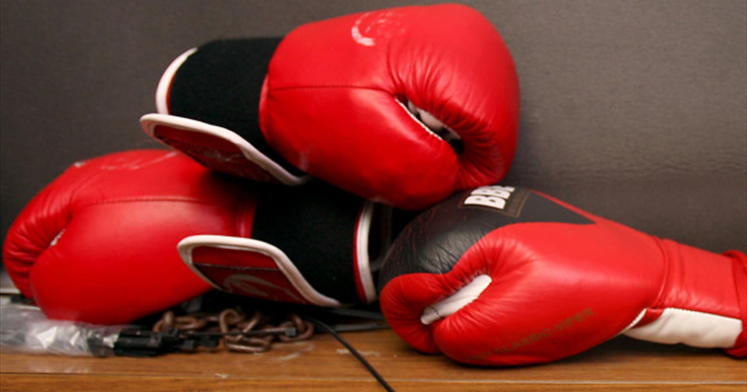 Boxer Dirrel apologises after uncle punches opponent - TNT Sports