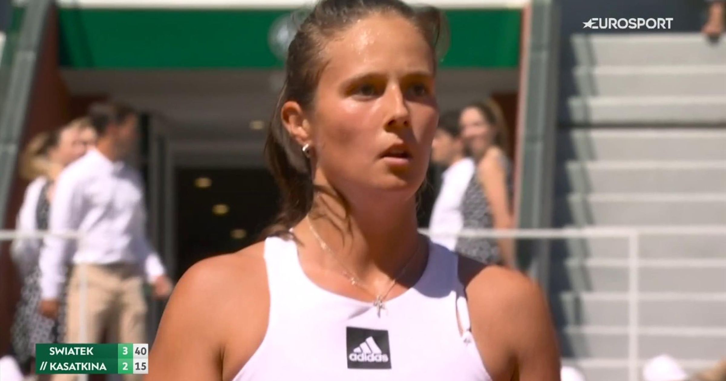 'Oh my goodness!' - Wind grabs ball in bizarre moment to shock Daria ...