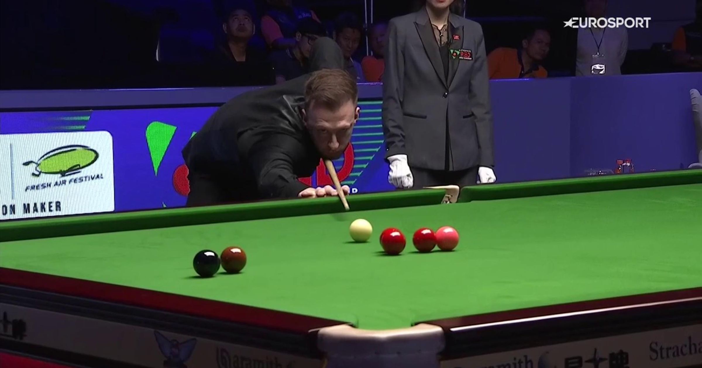 ‘A horrendous thing to happen!’ - Judd Trump inexplicably pots the cue ...