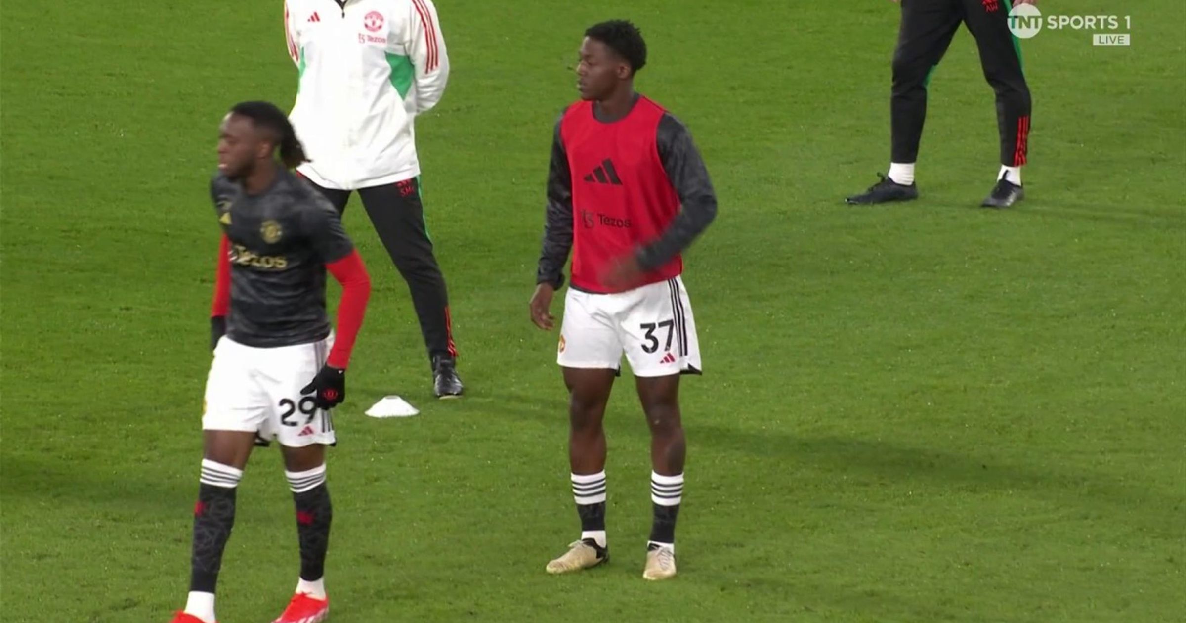 'Makes decisions way beyond his years' - Manchester United teenager ...