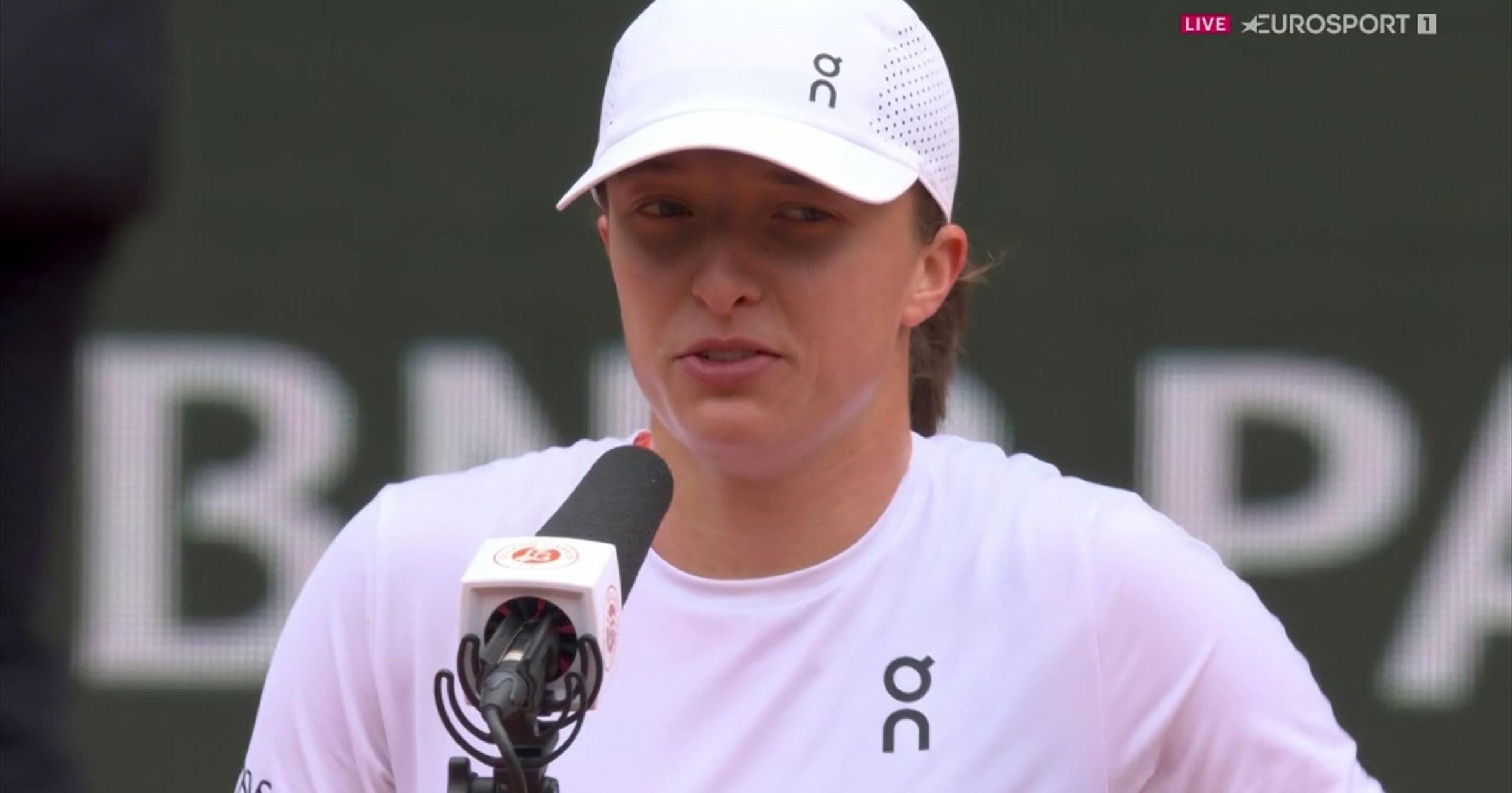 French Open: 'It went pretty quickly, pretty weird!' - Iga Swiatek on ...