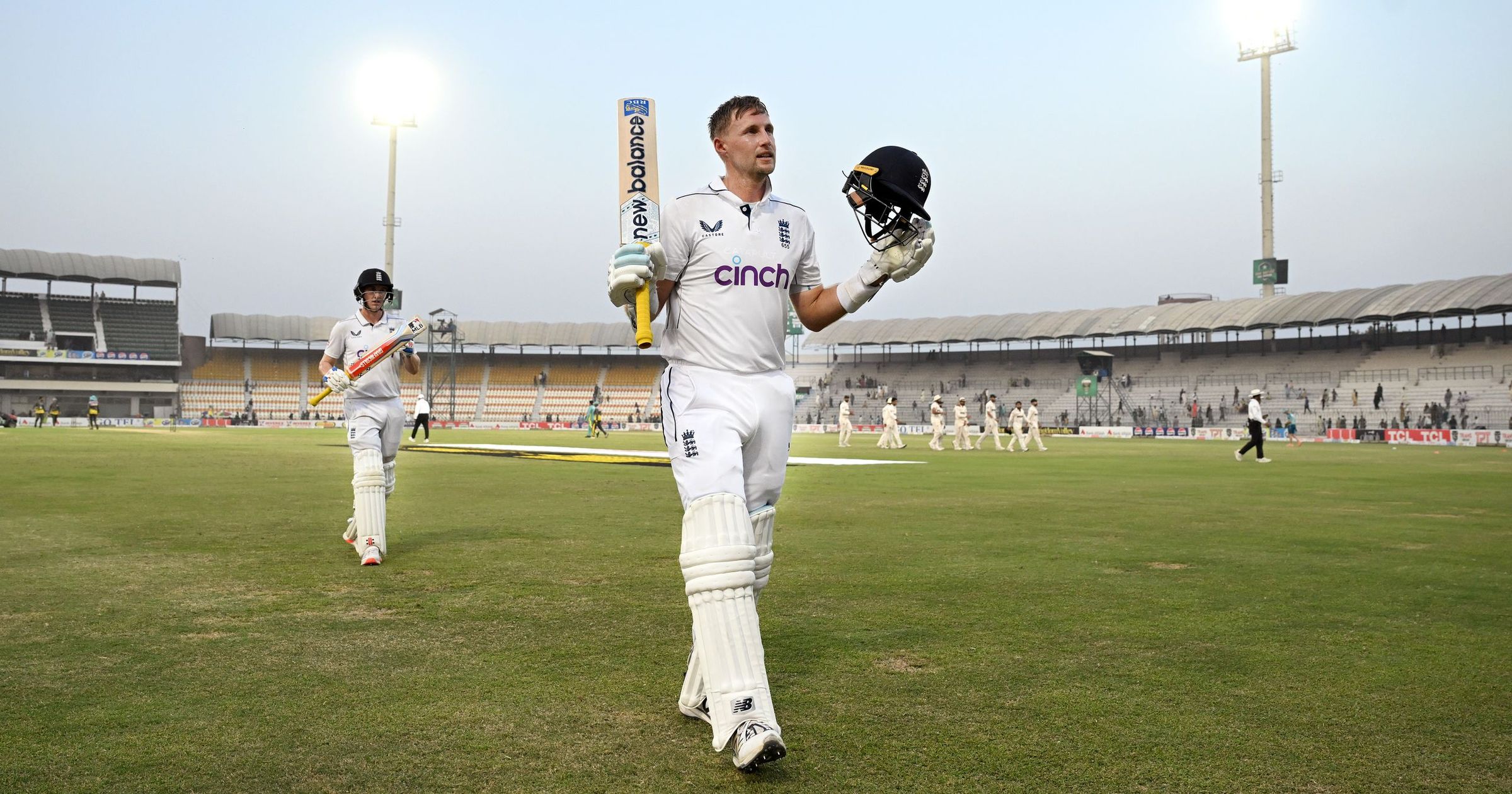 Ben Duckett and Marcus Trescothick praise 'humble' Joe Root after ...