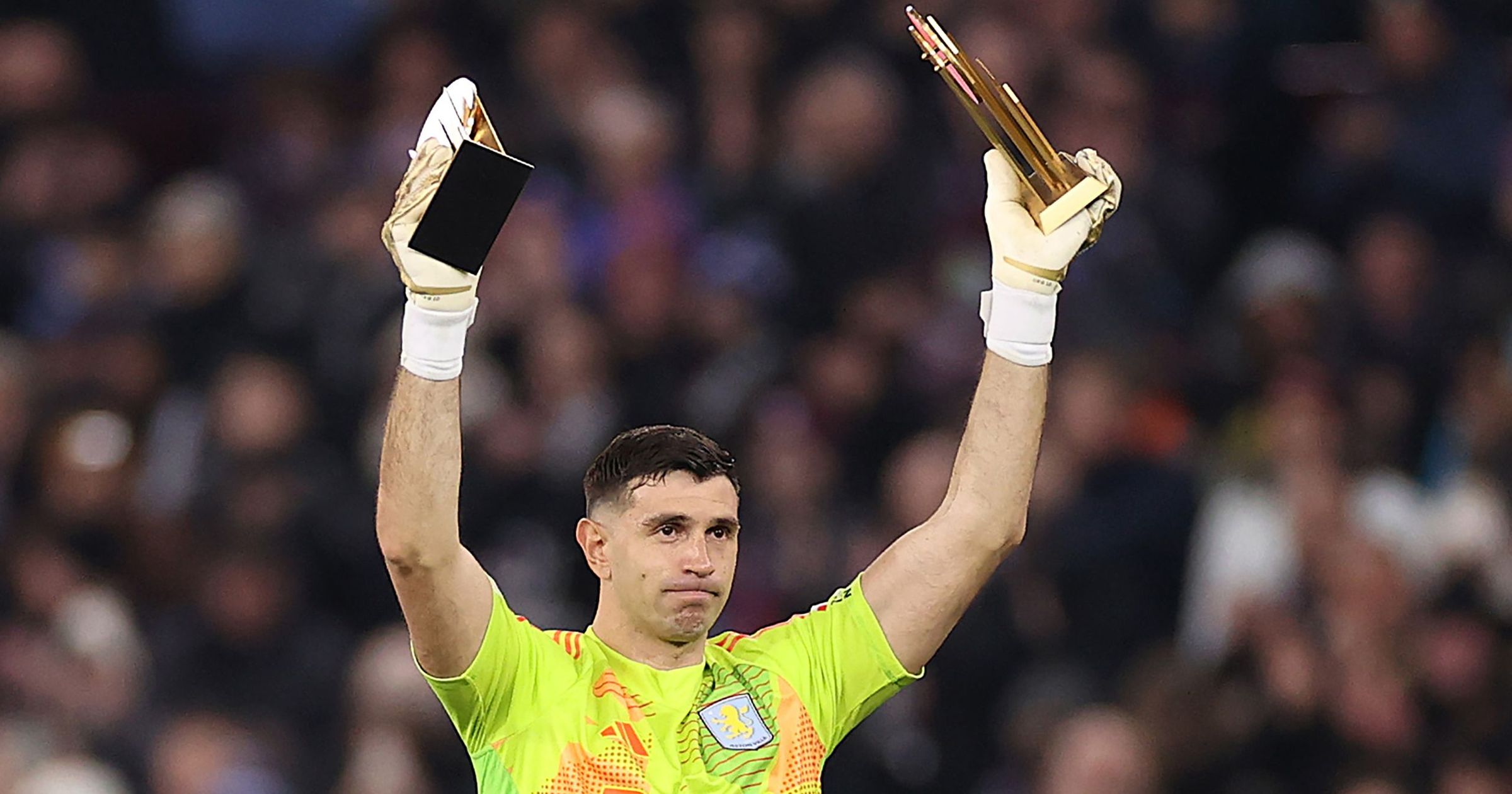 Peter Crouch hails Emi Martinez after 'unbelievable' save in Aston ...