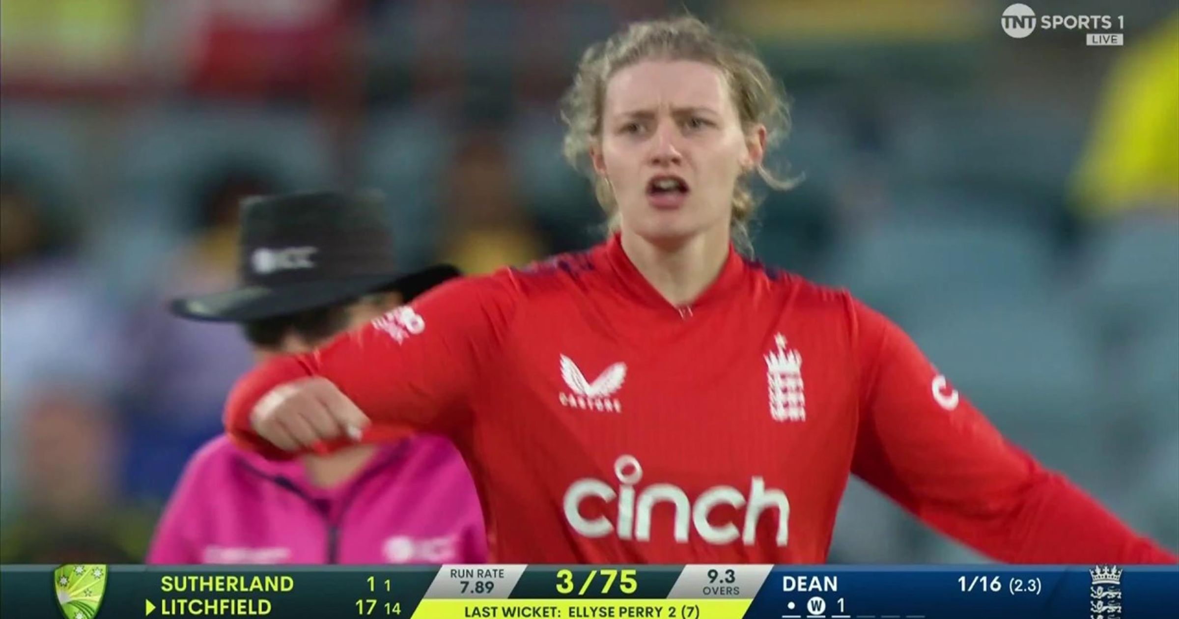 ‘Australia have collapsed!’ – Charlie Dean gets Phoebe Litchfield with ...