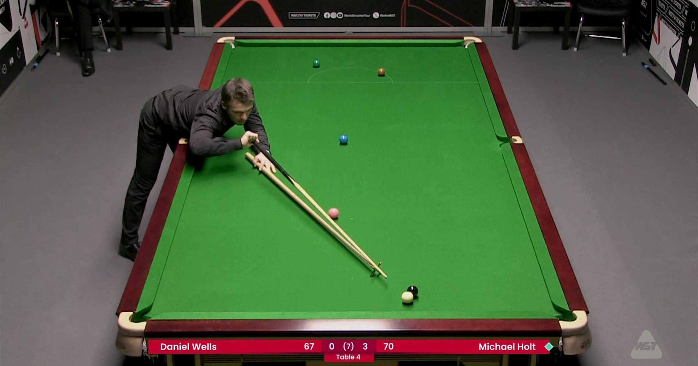 Michael Holt concedes 50 points in fouls on green in incredible scenes ...