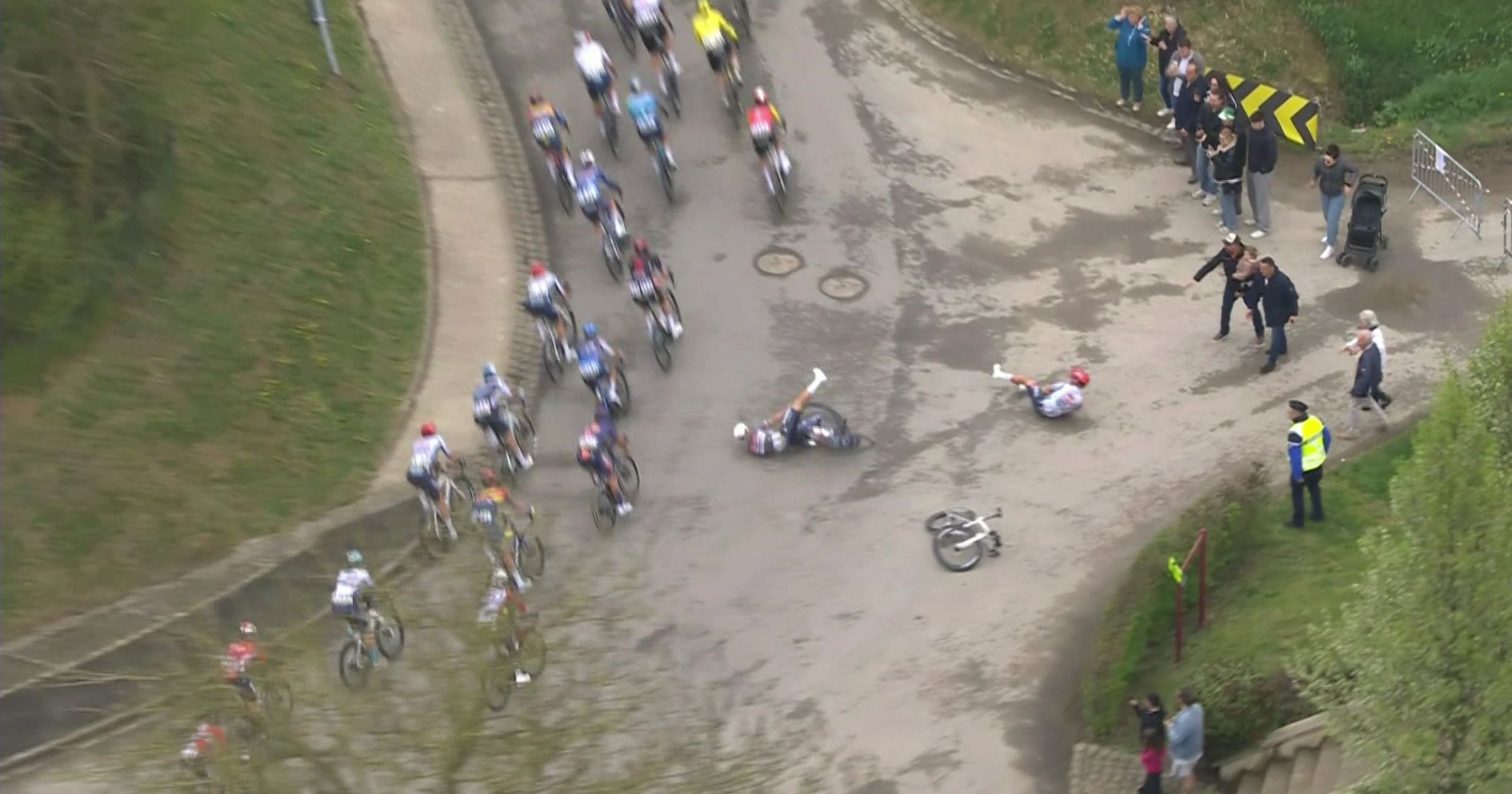 'Oh!' - Early chaos at Paris-Roubaix as Jasper Philipsen among riders ...