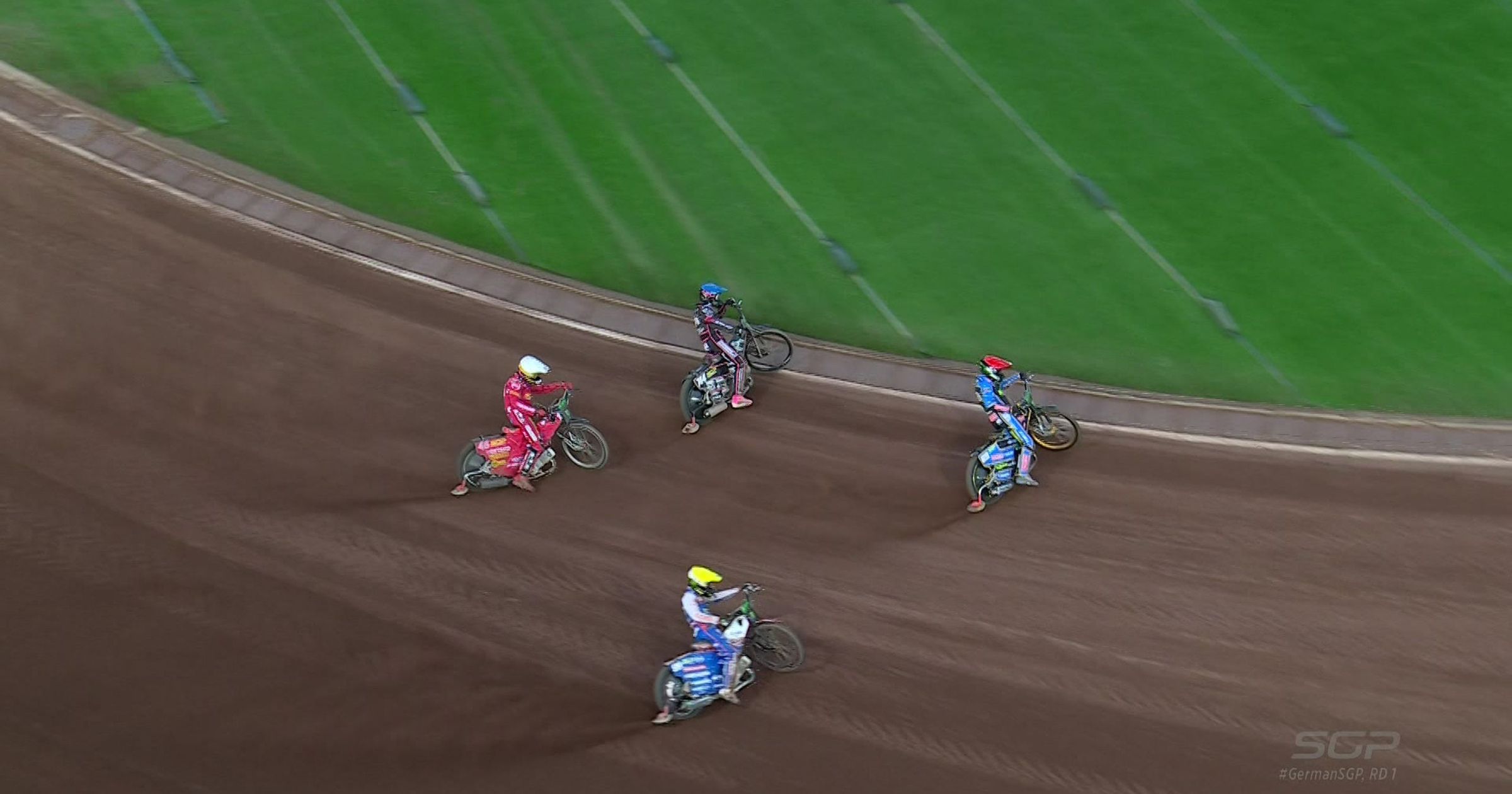 'Daredevil stuff' from Dan Bewley as he sweeps past Jason Doyle to win ...