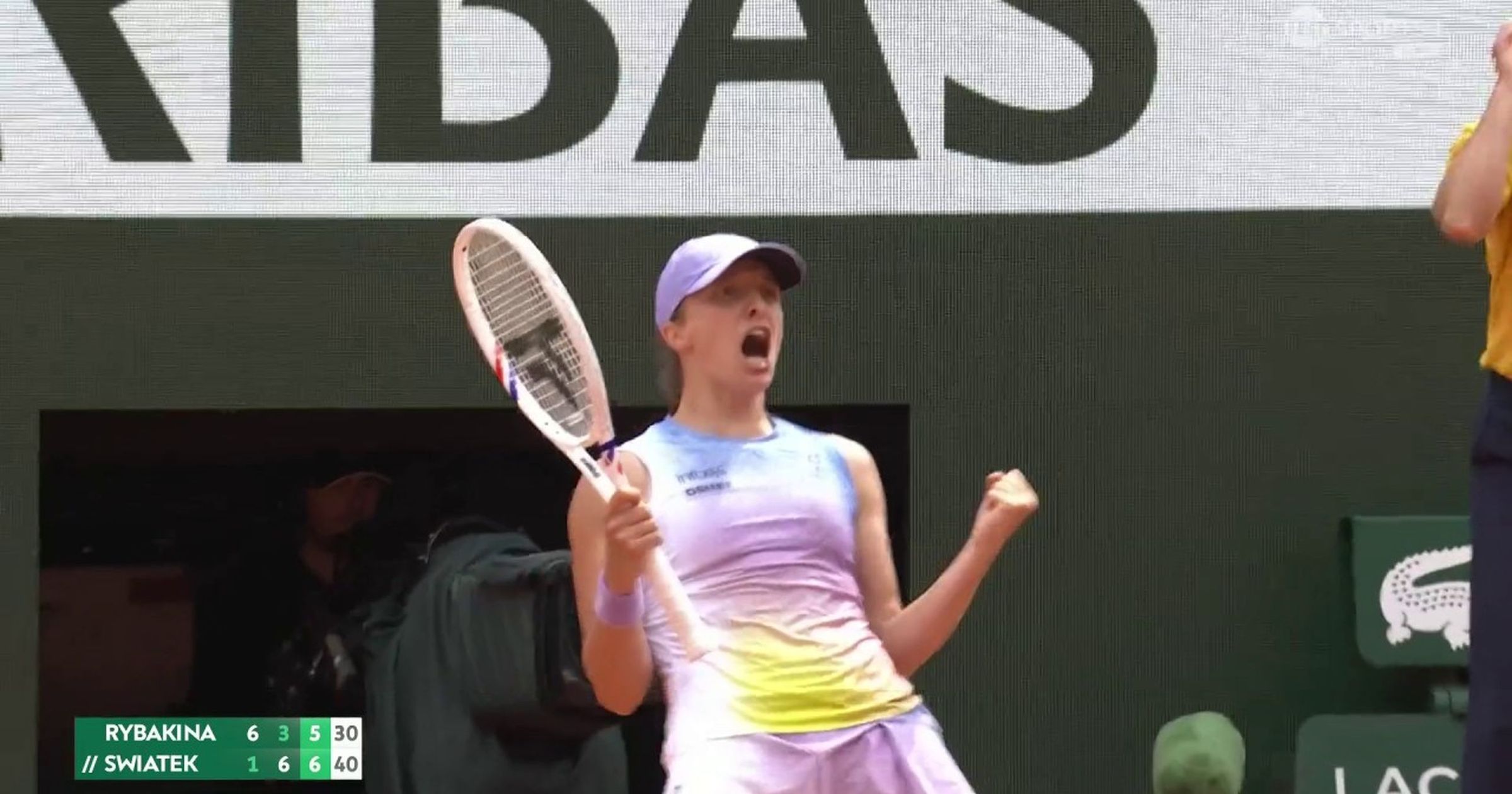 'How has she forced her way back?' - Watch as Iga Swiatek roars to ...