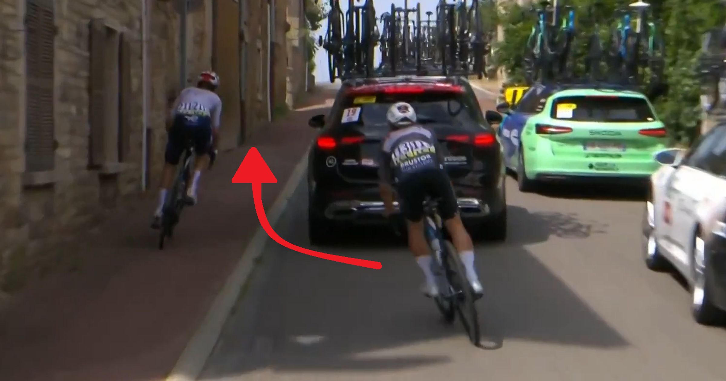 Anthony Turgis and Lars Boven narrowly avoid crash with team car in ...