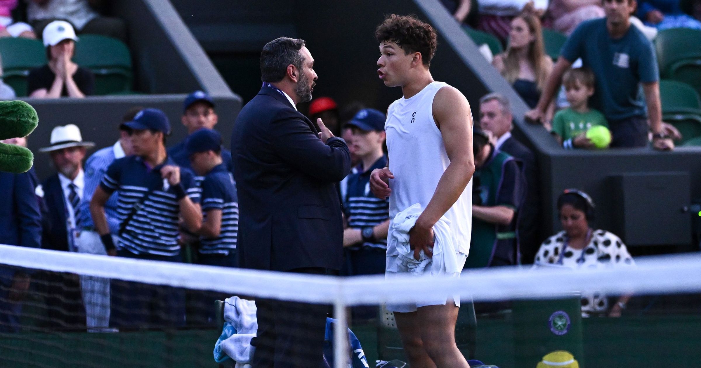 Ben Shelton protests as his Wimbledon match with Rinky Hijikata is ...