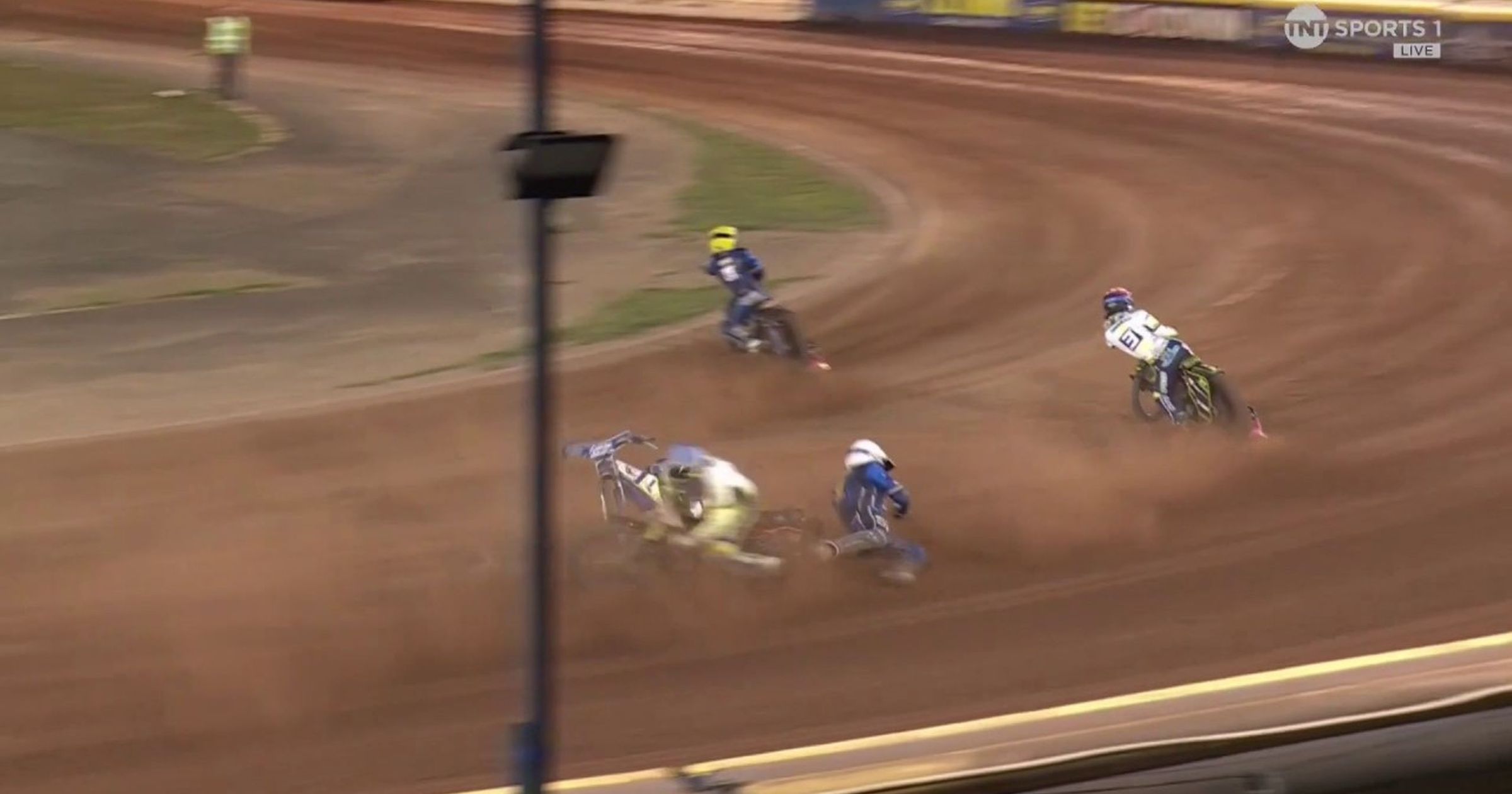 Chris Harris and Luke Killeen crash after ‘nasty little moment’ at ...