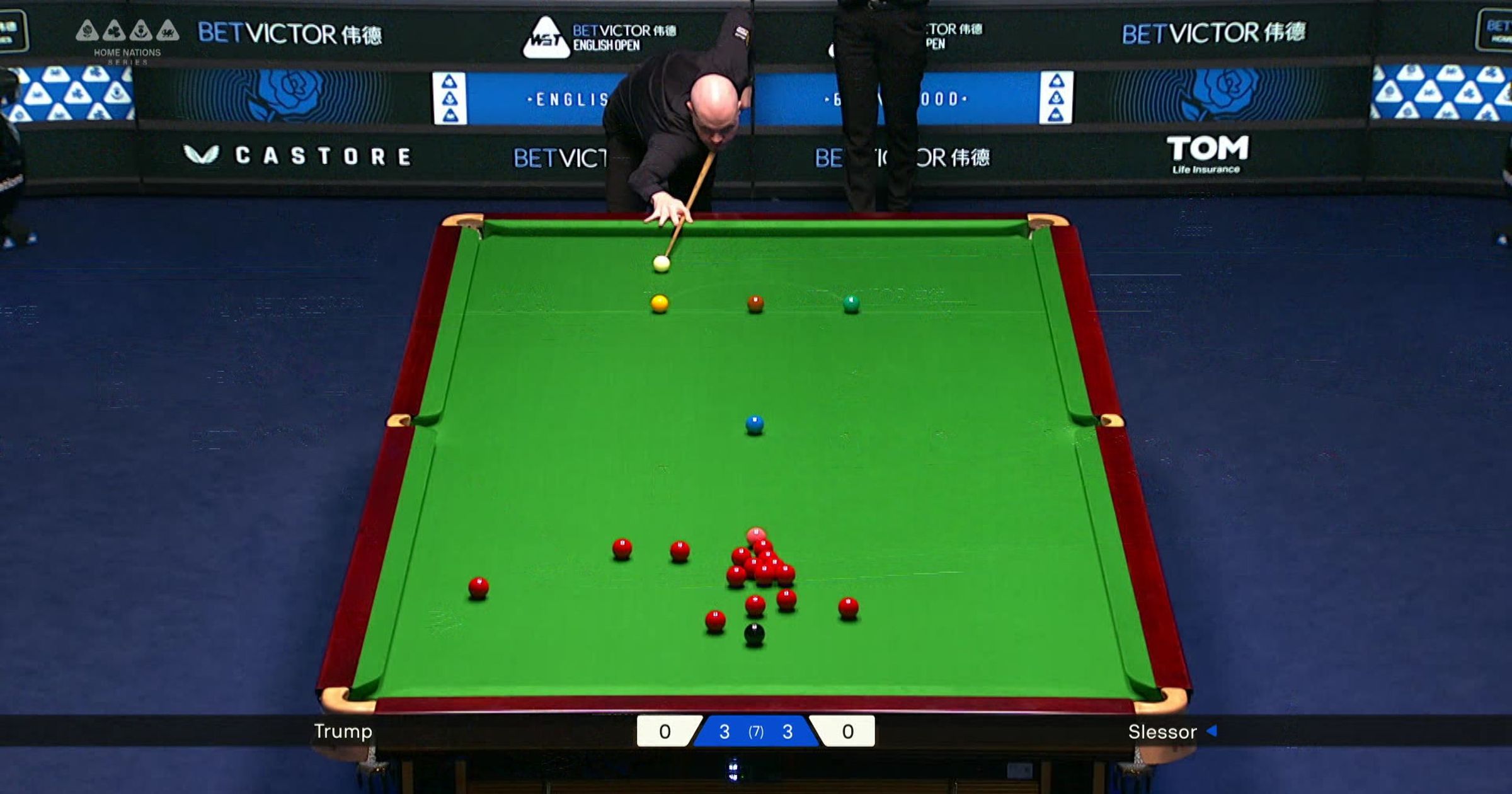 Elliot Slessor sinks stunning long red against Judd Trump at English ...