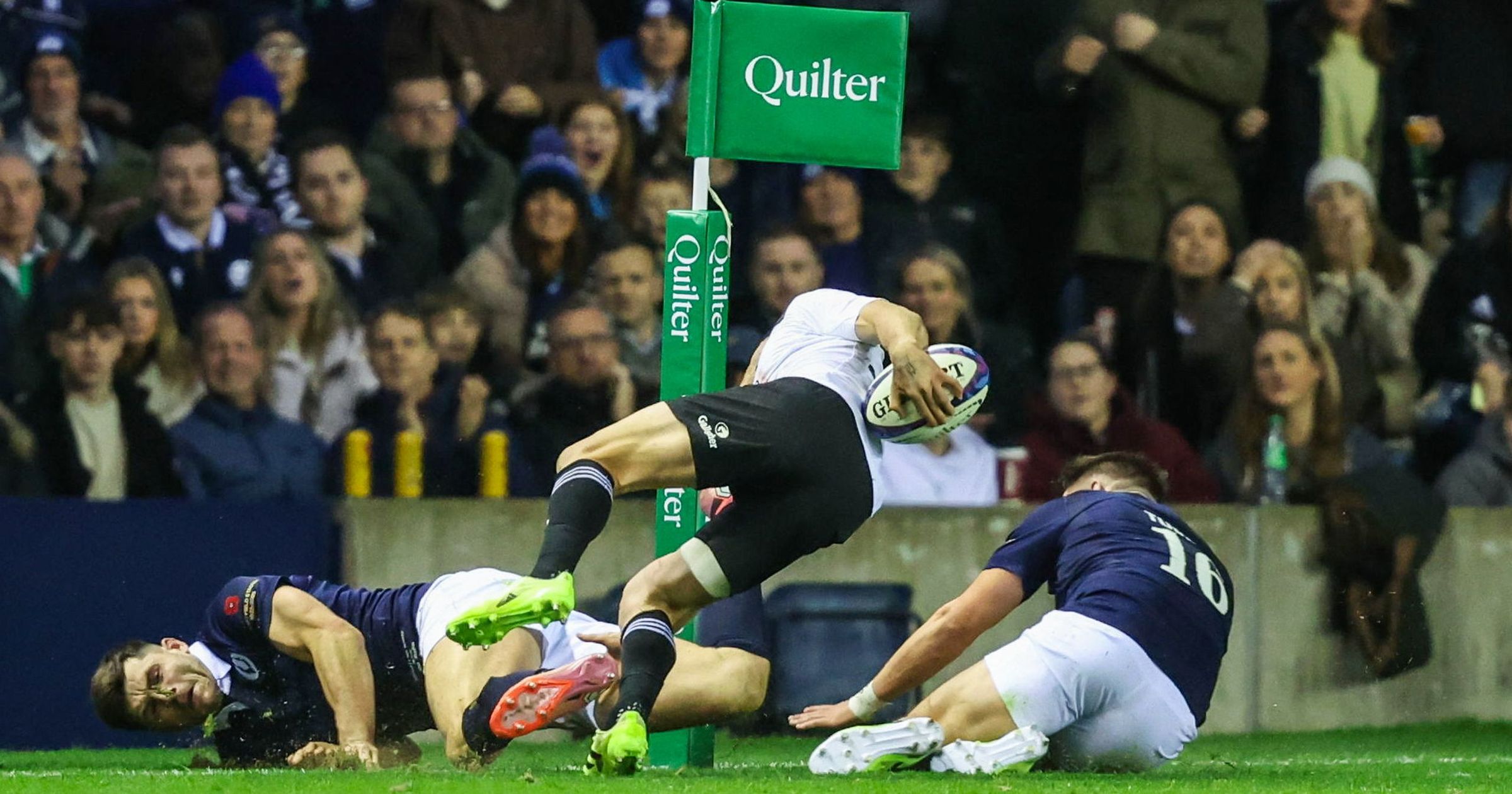 Insane Damian McKenzie finish breaks Scotland hearts in Quilter Nations ...